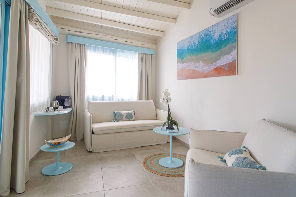 Suite with private jacuzzi and pool view - Oasi Blu Sardinia Boutique ...